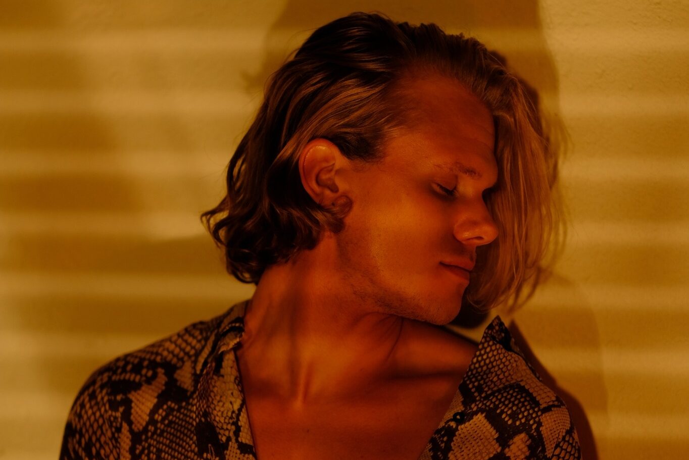 Linus and the Moon Synth-Pop Newcomer - Soundkartell › Soundkartell ...